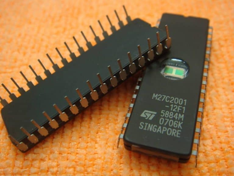 DESCUBRE ¿QUE ES UNA MEMORIA EPROM? (EN SISTEMA)