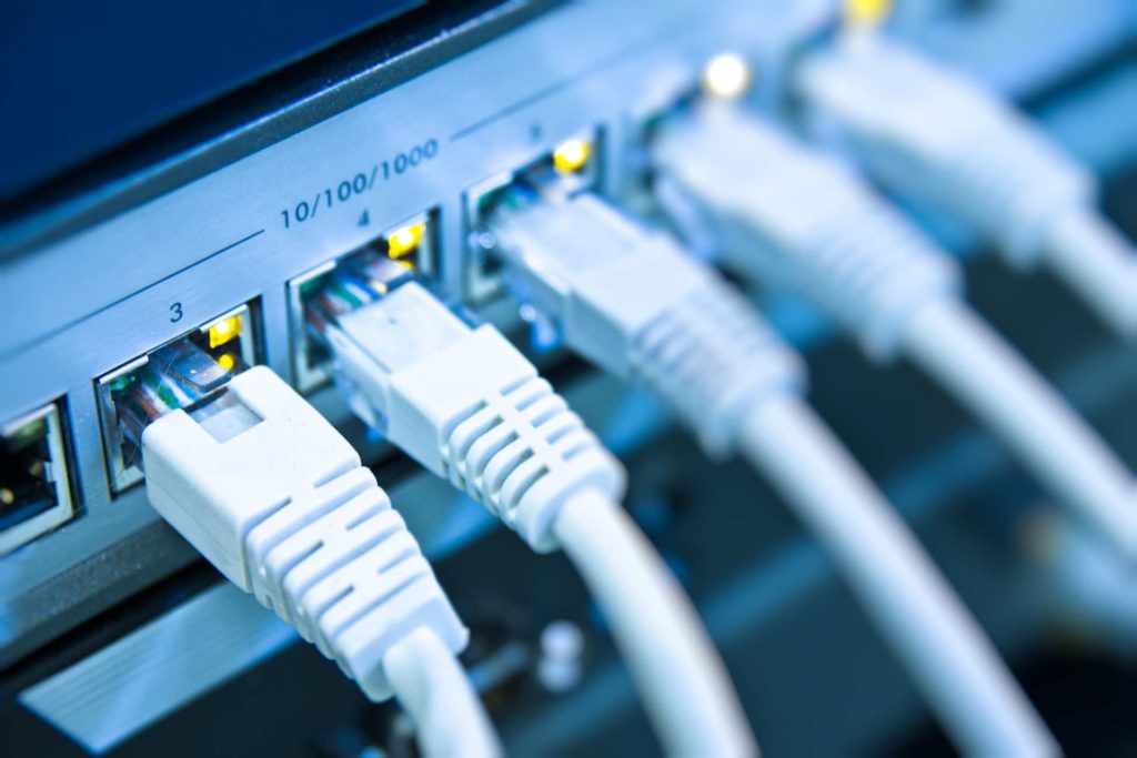 ACCESO A INTERNET: ¿QUÉ ES?, VENTAJAS Y DESVENTAJAS